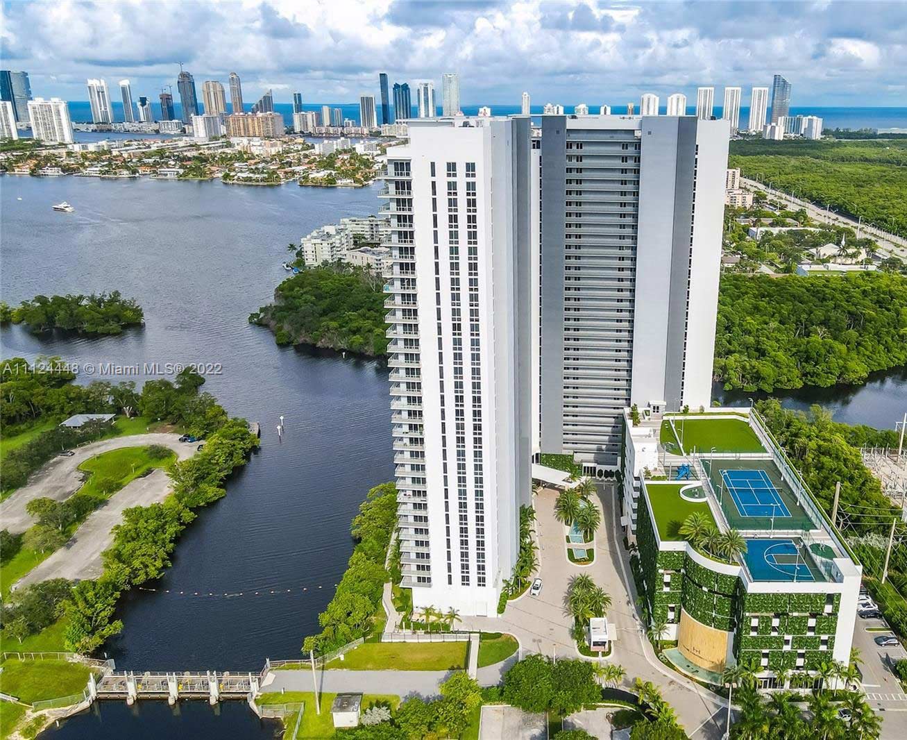 THE HARBOUR CONDOS MIAMI Sales and Rentals